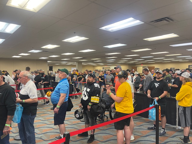 Pittsburgh Show Returns with 150 Dealers, 45 Autograph Signers