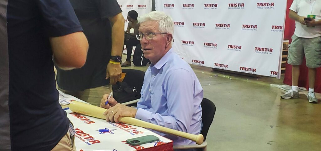 National Autograph Pavilion Connects Stars and Fans