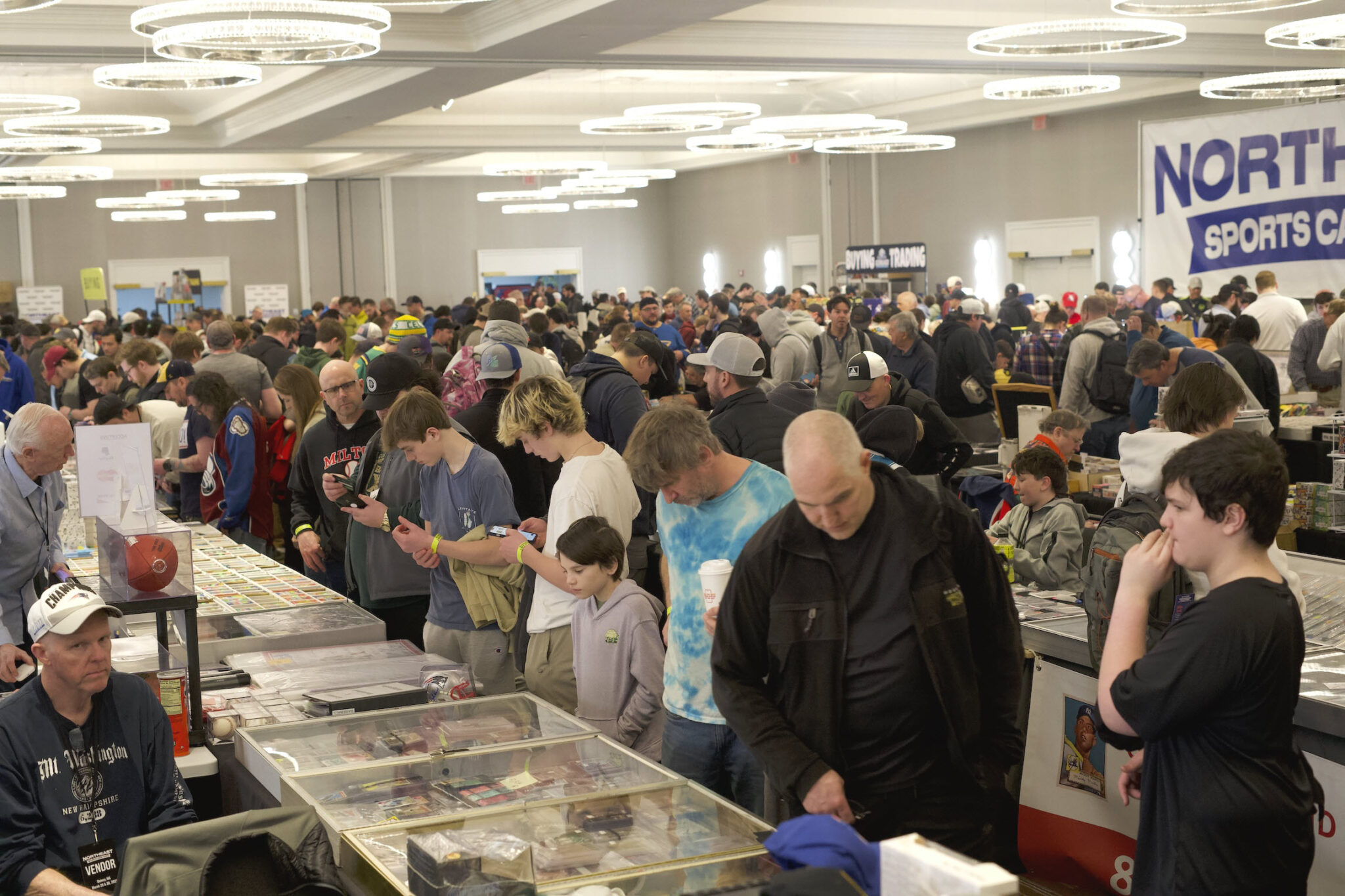 Big Crowds for Cards at Massachusetts Show