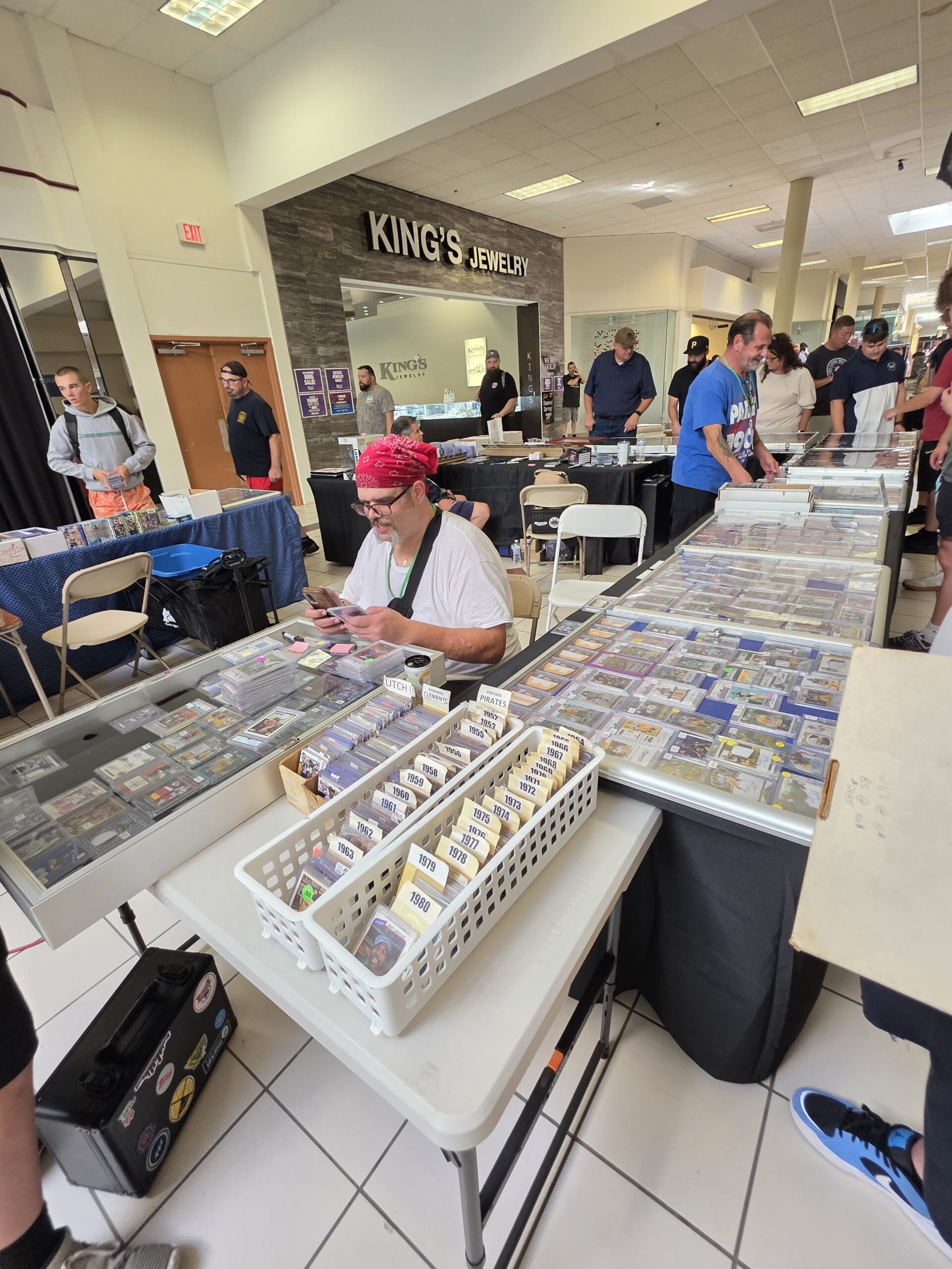 Pittsburgh 600 Card Show Draws Thousands to Area Mall